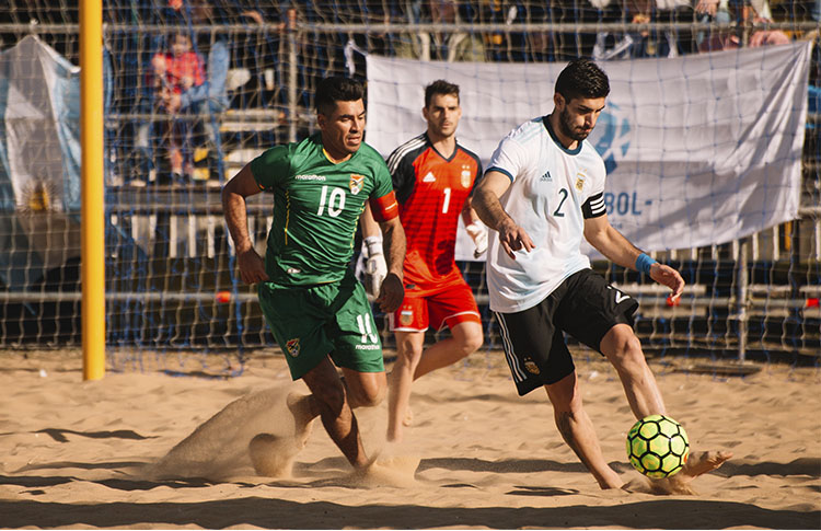 Sol, arena, playa y fútbol en Rosario - CONMEBOL